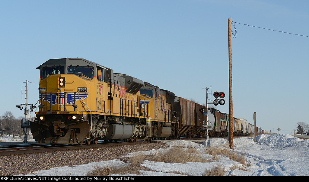 UP 3587 WB on Valentines Day